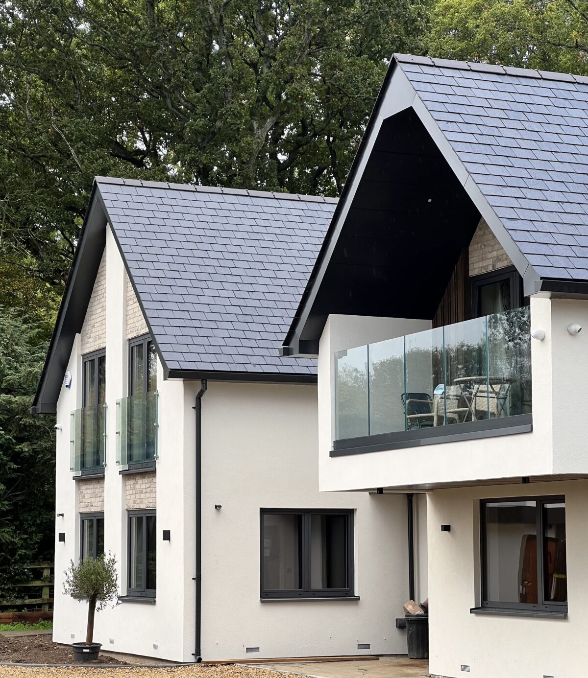 5 Stunning Glass Balustrade Designs for Modern Home